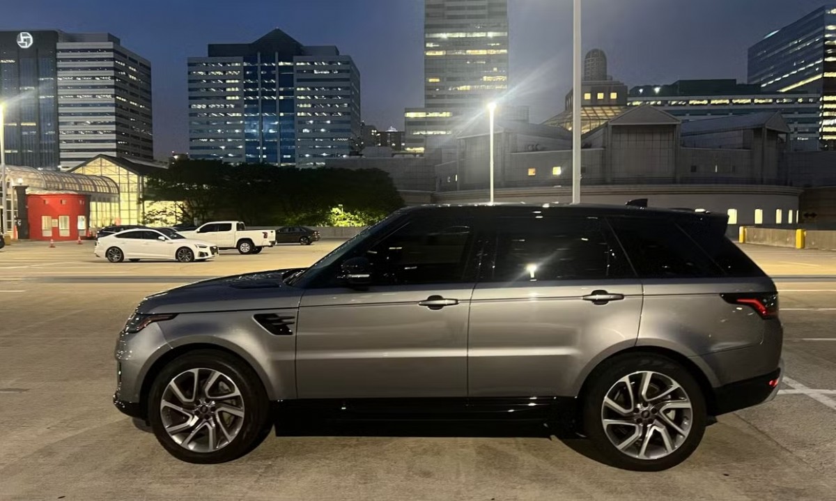 Rent or Buy a 2022 LAND ROVER Range Rover for Movies & TV | Movie Time Cars